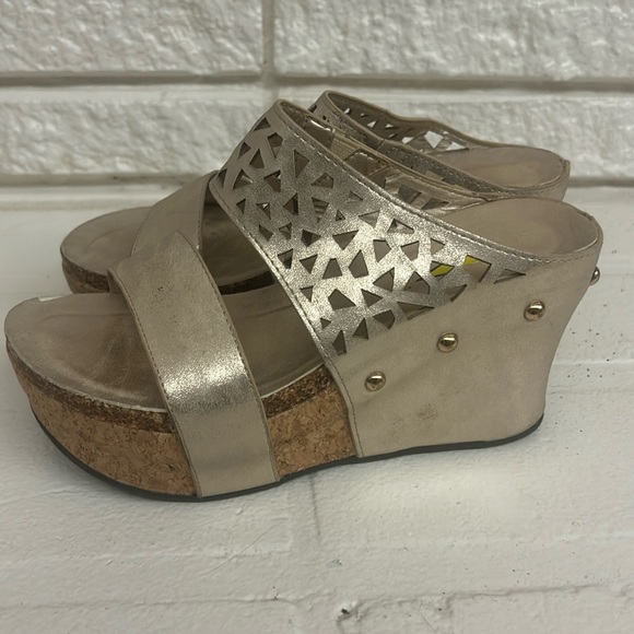 Volatile | Shoes | Volatile Wedge Gold Used But Still Great Condition ...